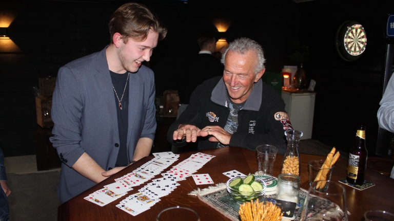 Book Nick the Magician | Table Magician? Directly on ShowBird.com!